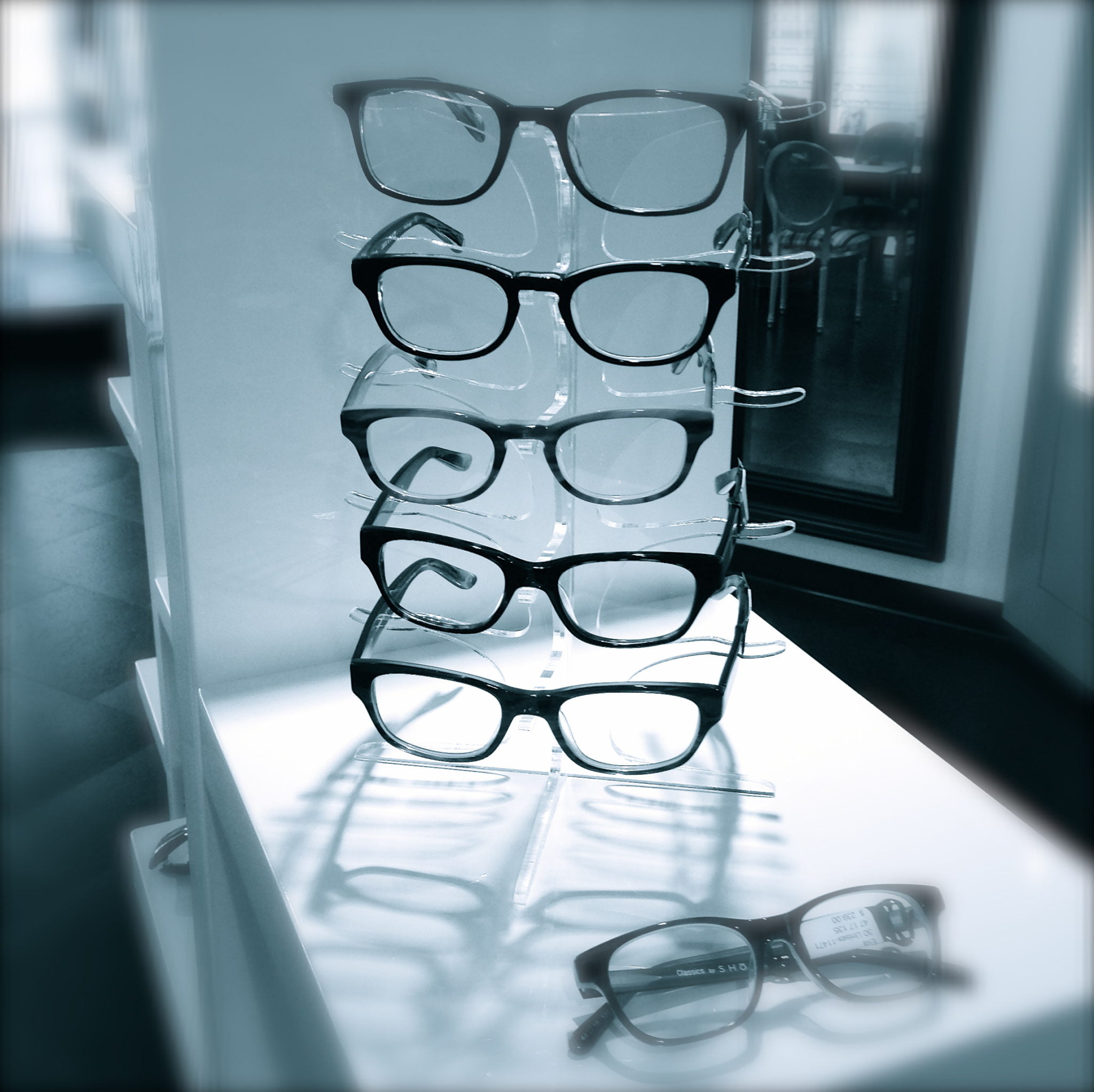 DISPLAYSCOVERImage - OMG! Optical Marketing Group